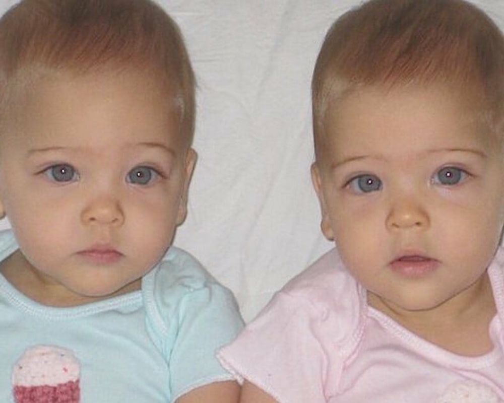 Mother Helps Her Beautiful Twins Pursue Modeling Career - sportinal.com
